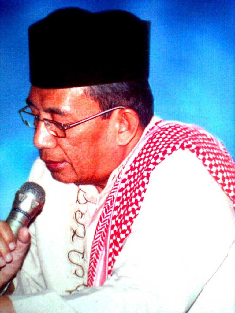 Almaghfurlah Drs. KH. Mahmud Hamzah - Pondok Pesantren Terpadu Al Kamal